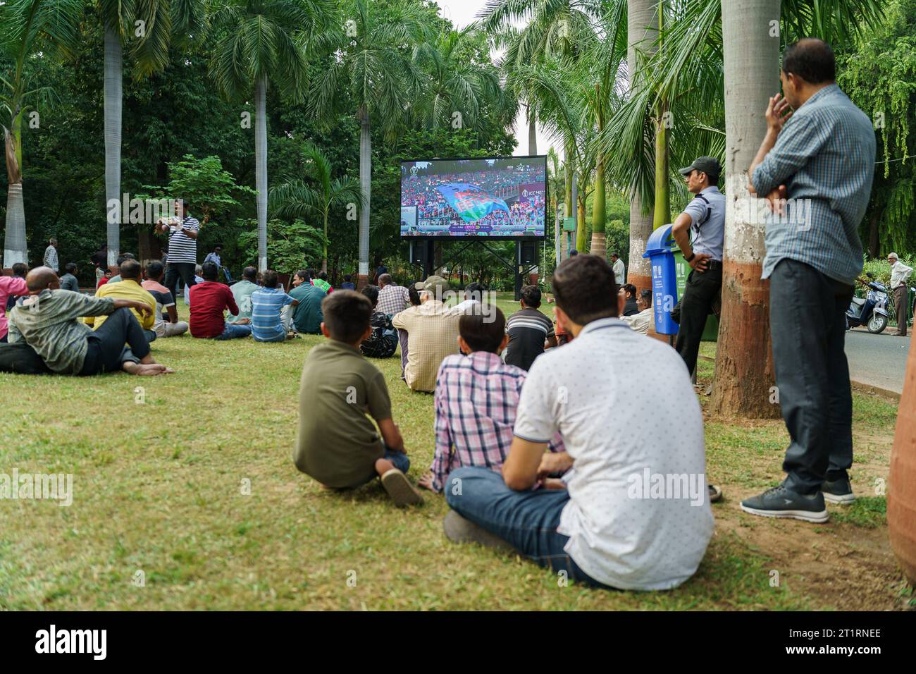 People watching cricket match in hi-res stock photography and images ...