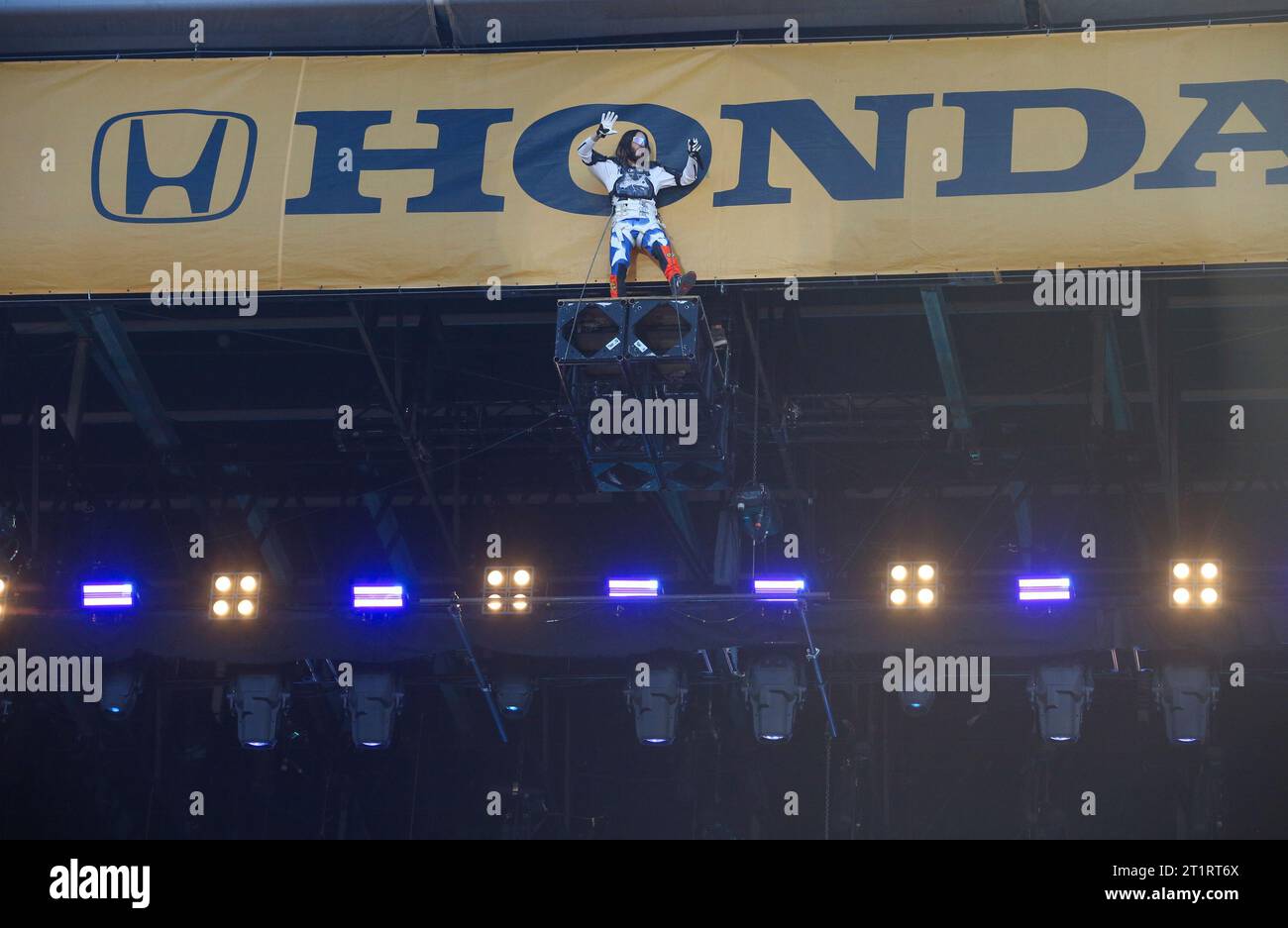 Jared Leto of Thirty Seconds to Mars makes an entrance from atop a ...
