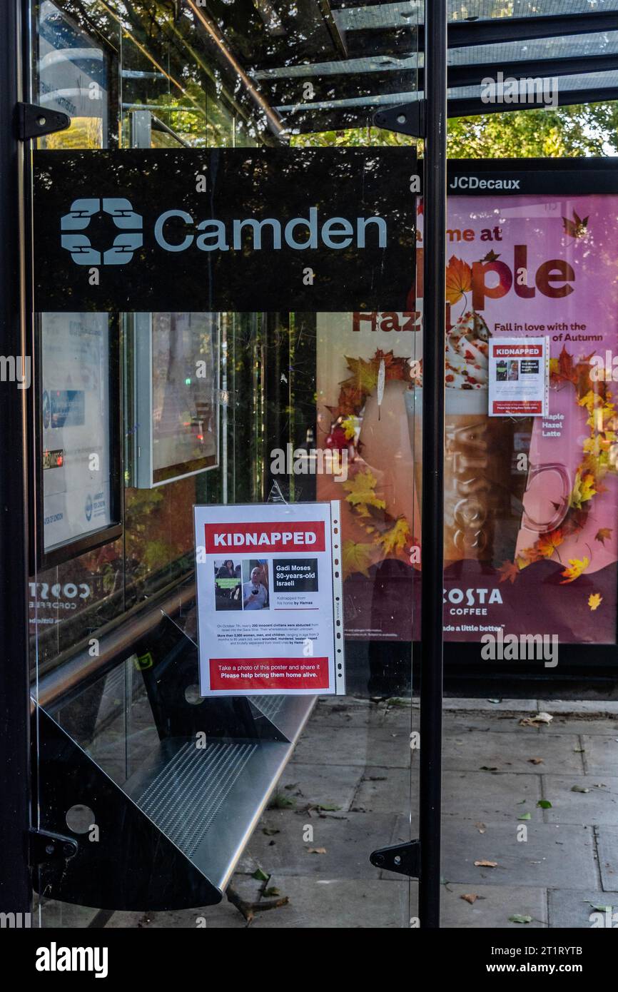 London, UK. 15th Oct, 2023. Three men and two young children put up ...