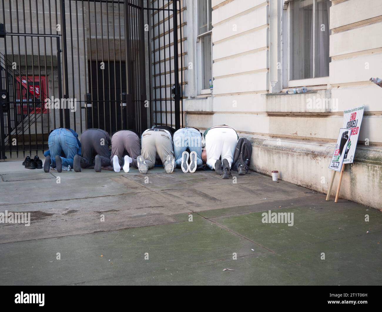 Pro-Palestinian march in London, UK, at the Palestine Solidarity ...