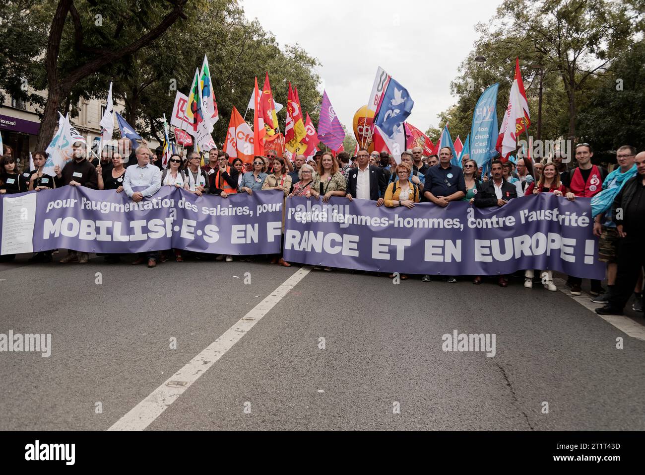 Paris, France.13th Oct, 2023. Inter-union demonstration for increased ...