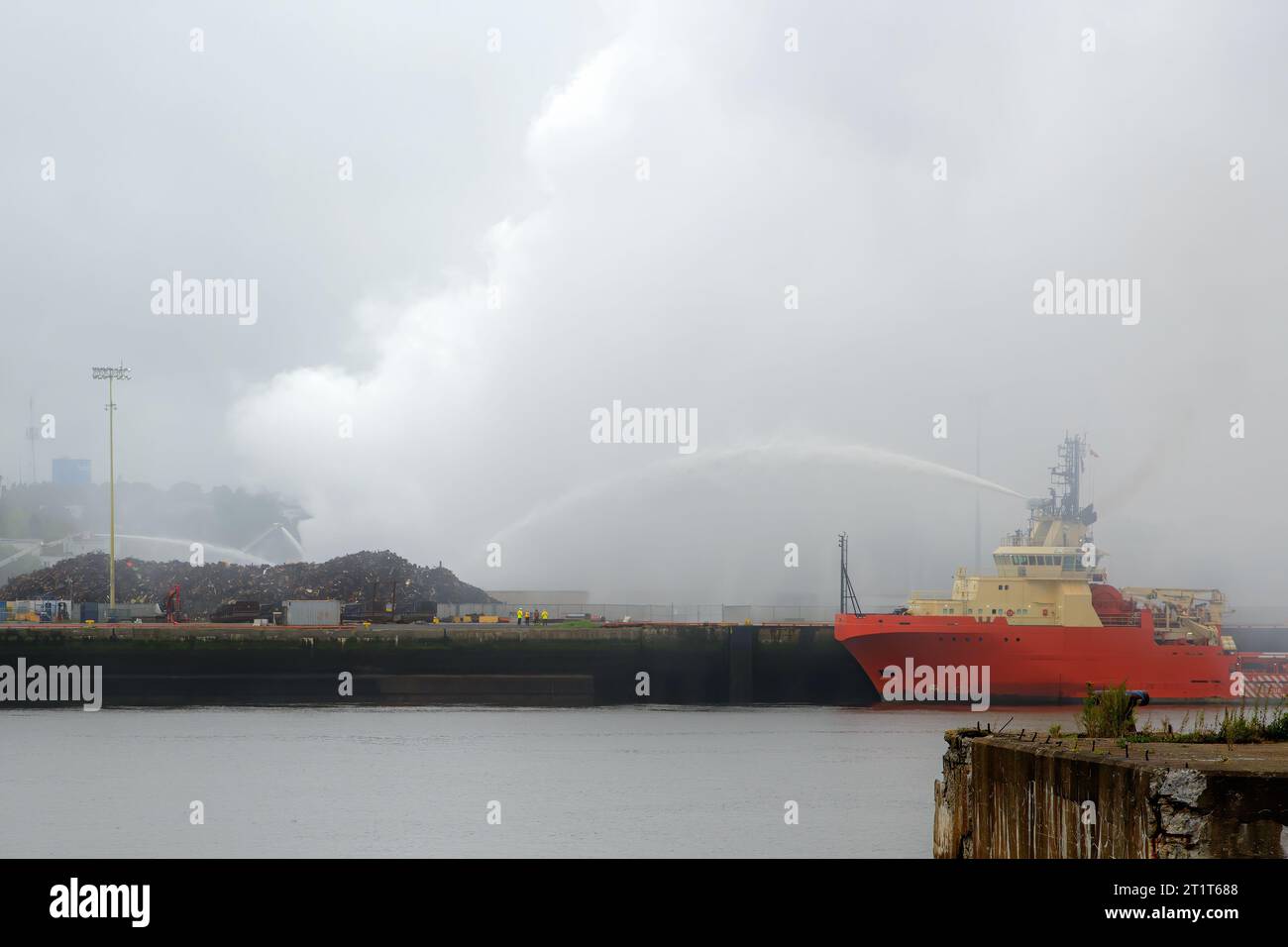 Smoking tugboat hi-res stock photography and images - Alamy