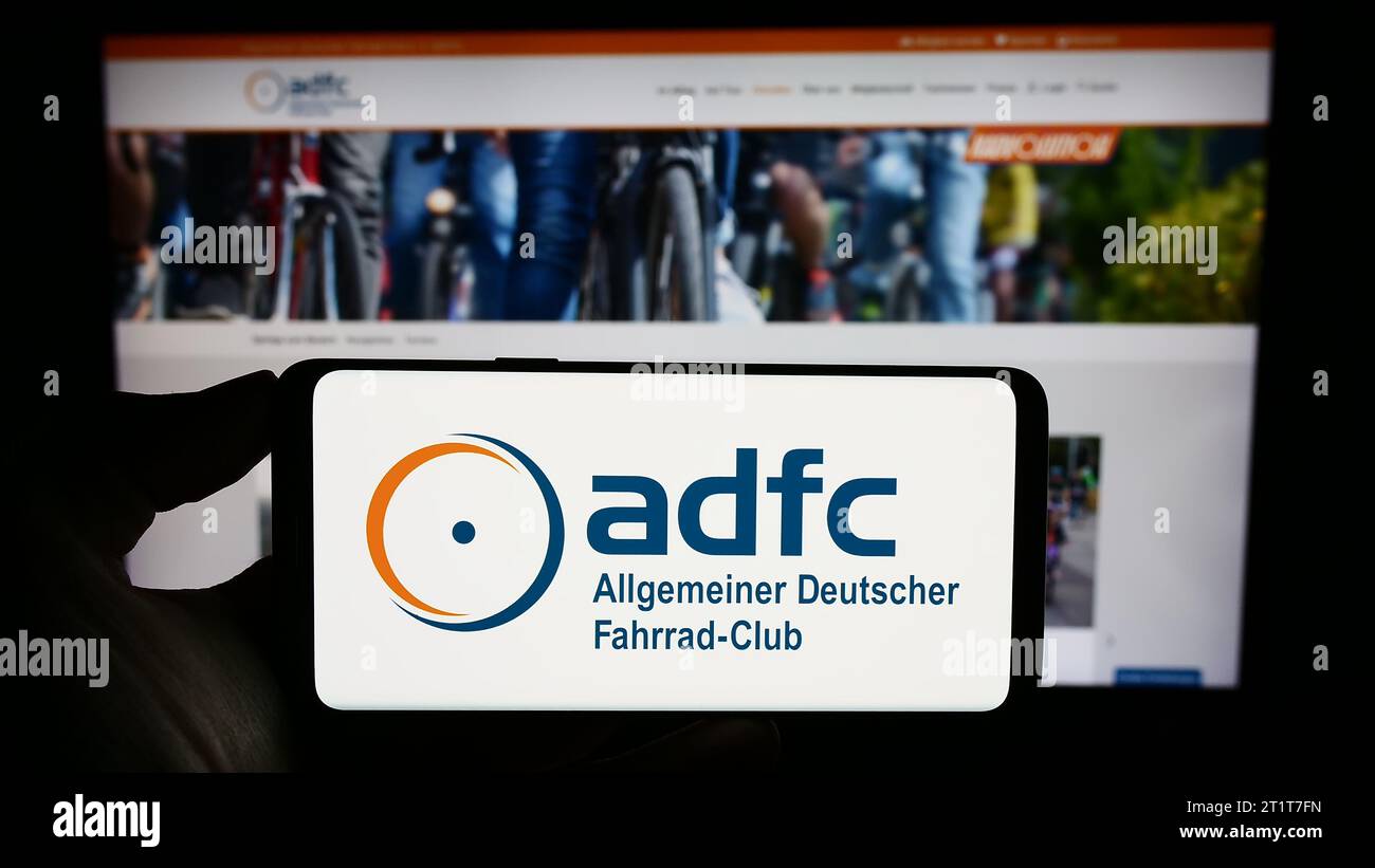 Person holding cellphone with logo of Allgemeiner Deutscher Fahrrad ...