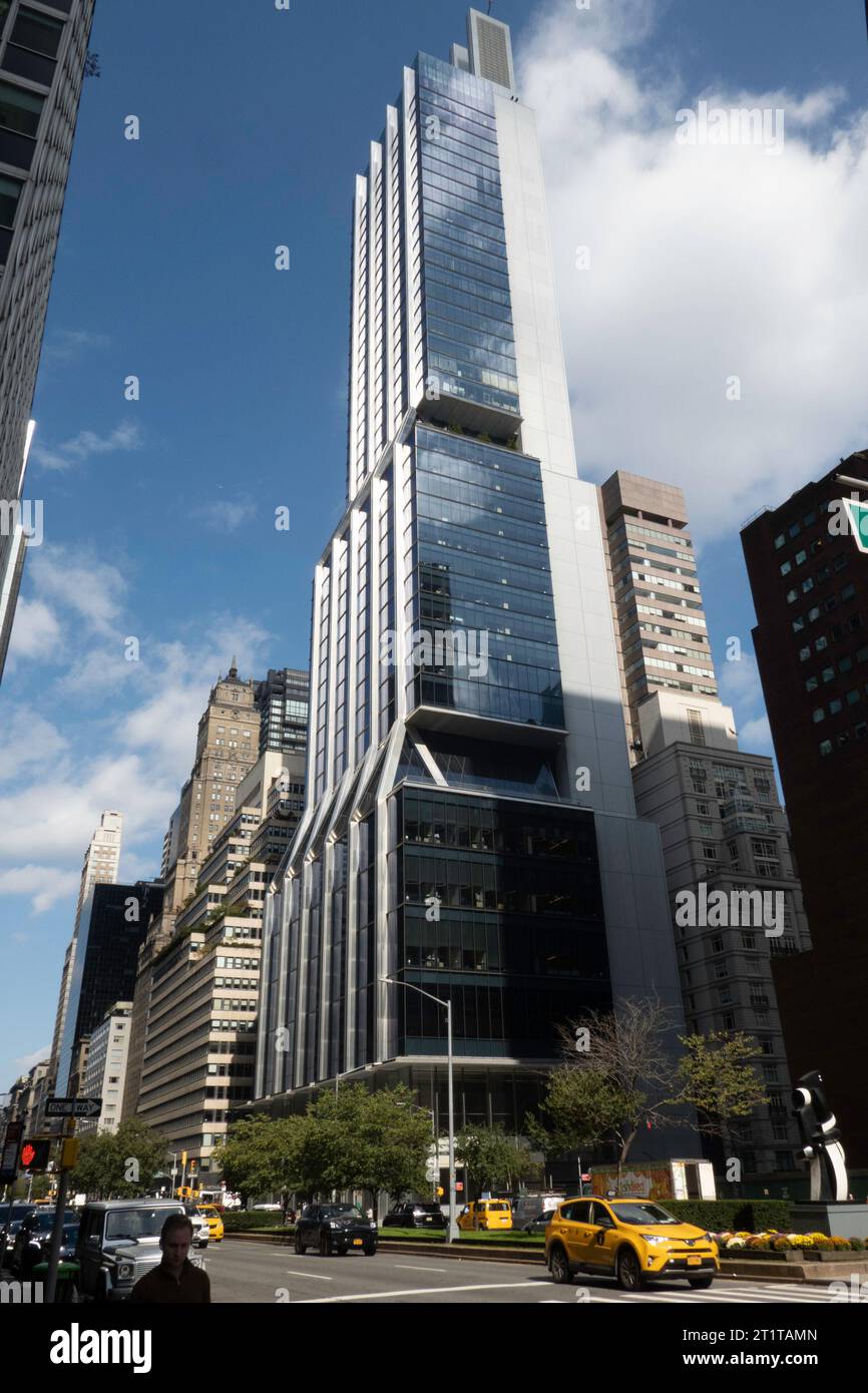 425 Park Avenue is a modern glass office building in Manhattan East ...