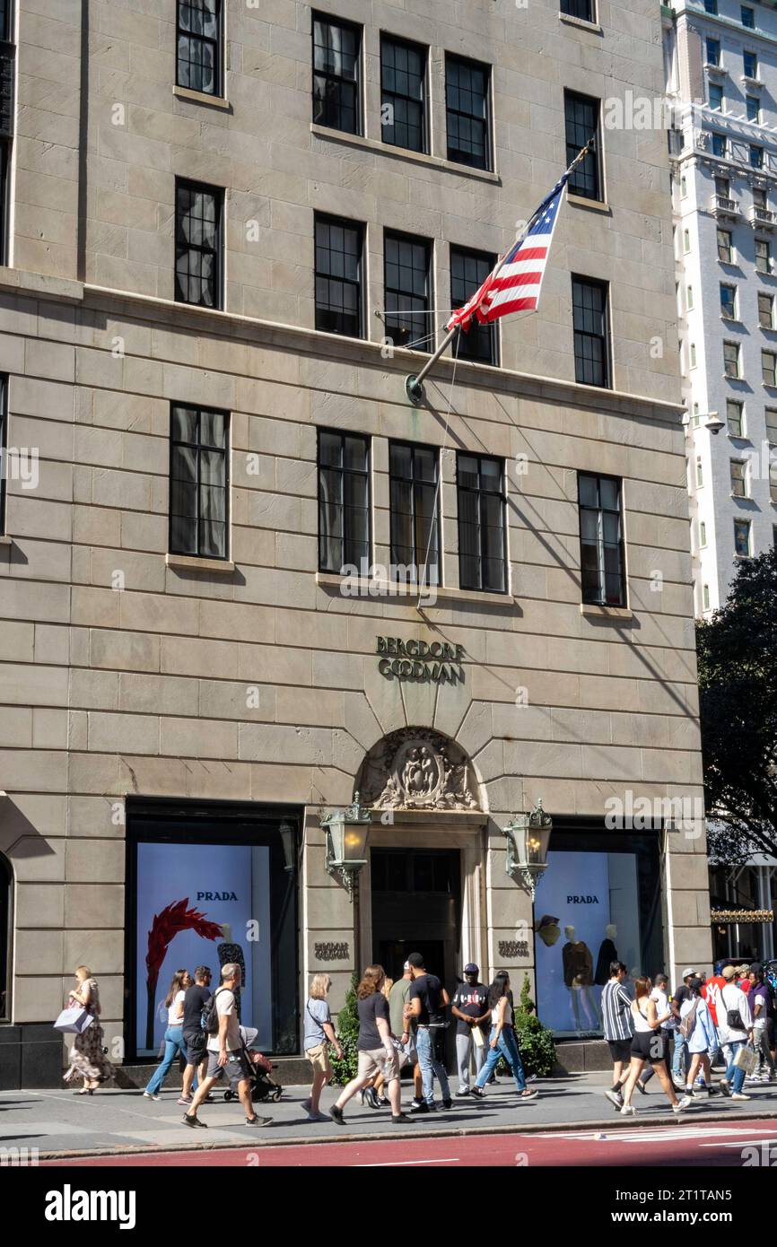 Bergdorf Goodman is a luxury department store on Fifth Avenue in New ...
