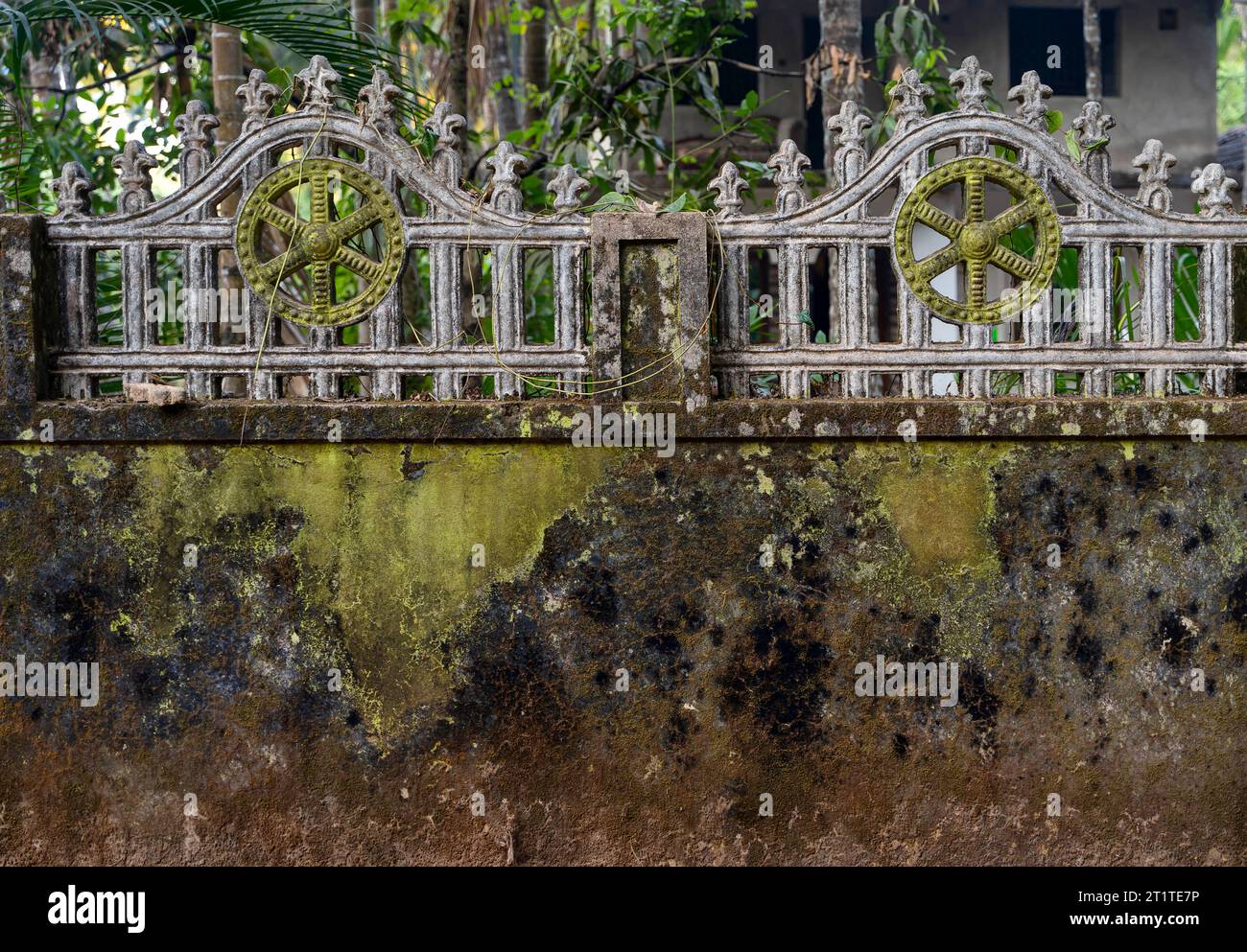 Old concrete fence with decoration in India Stock Photo - Alamy