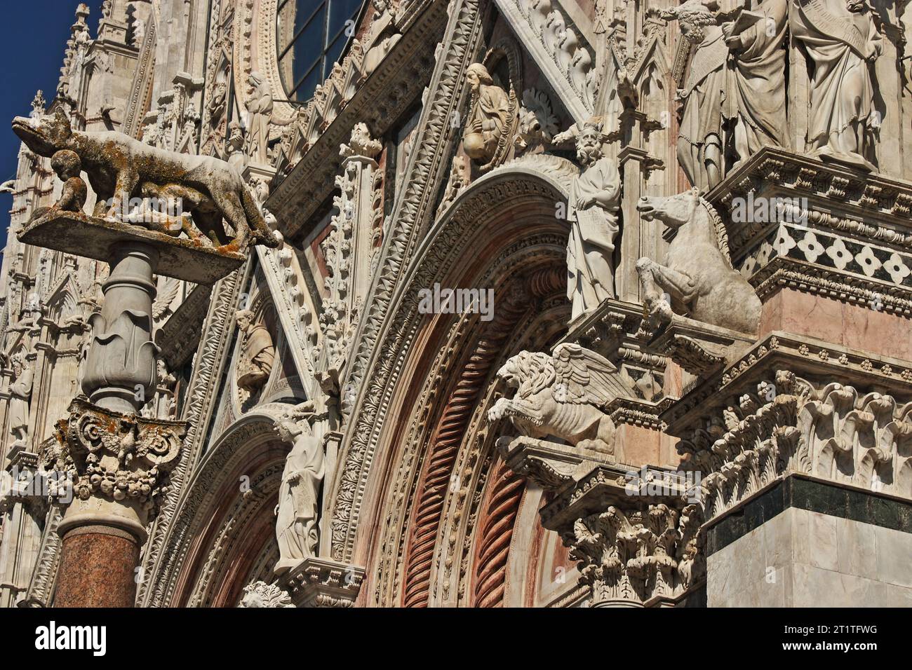 Three tuscan columns hi-res stock photography and images - Alamy