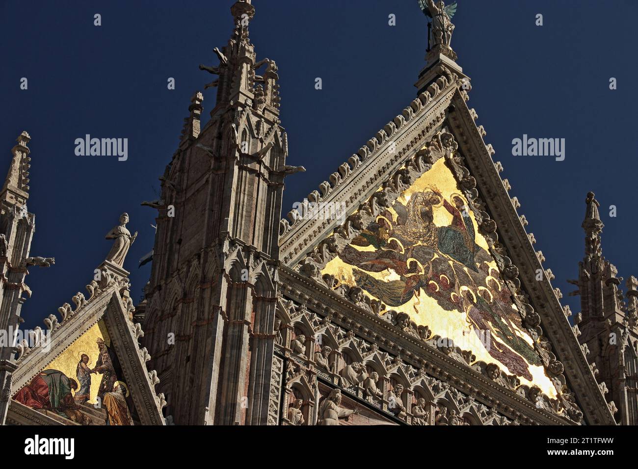 Three tuscan columns hi-res stock photography and images - Alamy