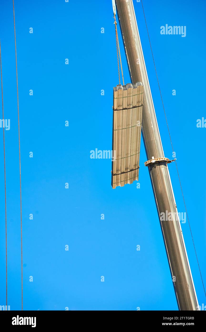 Crane lifting building construction material Stock Photo - Alamy