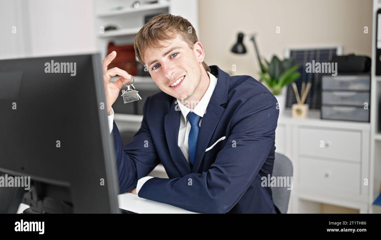 Keys new home real state hi-res stock photography and images - Alamy