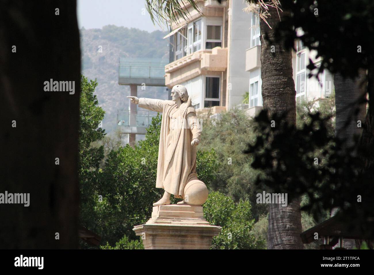 Spanish statue hi-res stock photography and images - Alamy