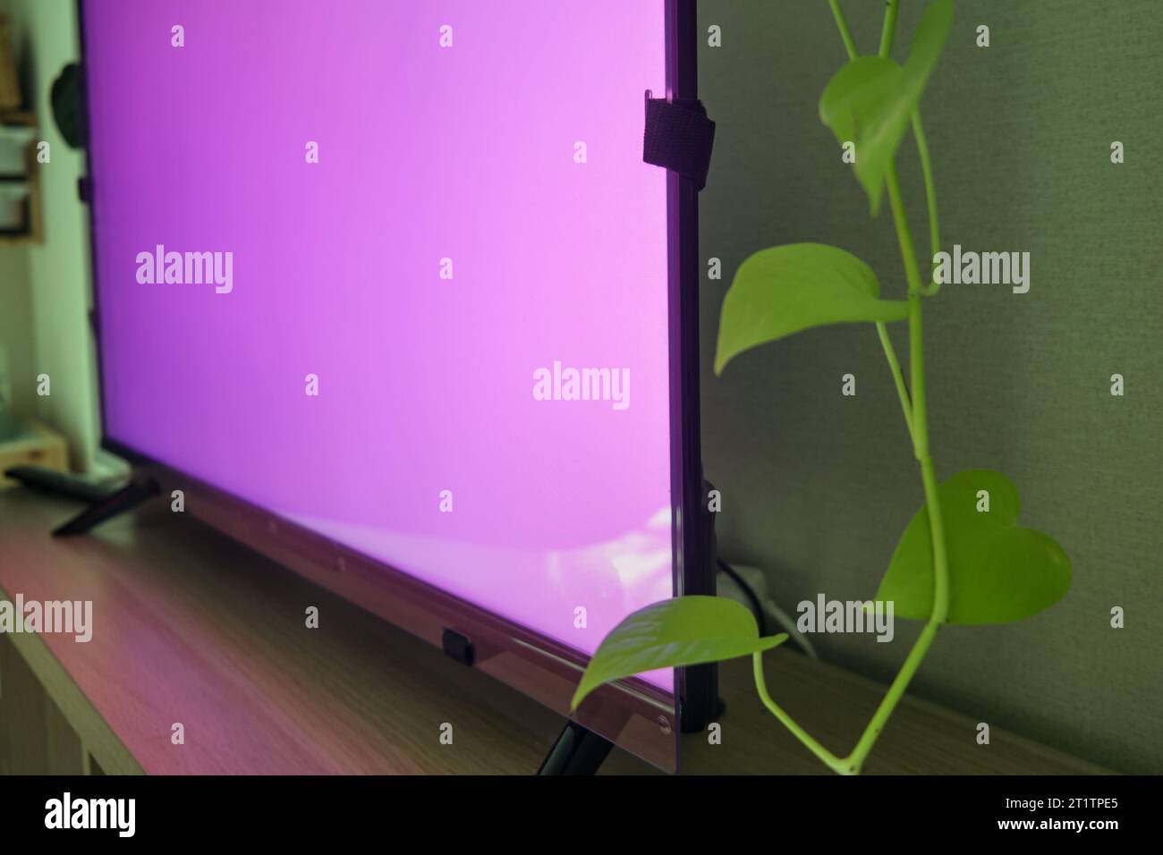 Protective glass for the TV screen. Protection against breaking the ...