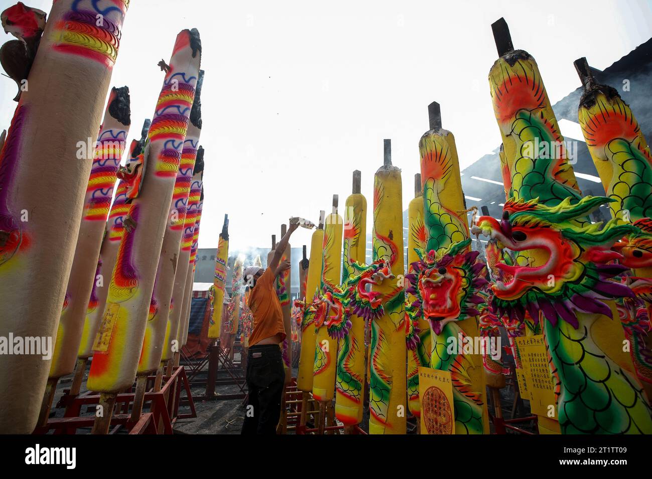 Kuala Lumpur, Malaysia. 15th Oct, 2023. A temple worker is seen ...