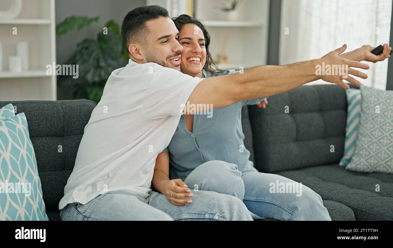 Couple fight remote control hi-res stock photography and images - Alamy