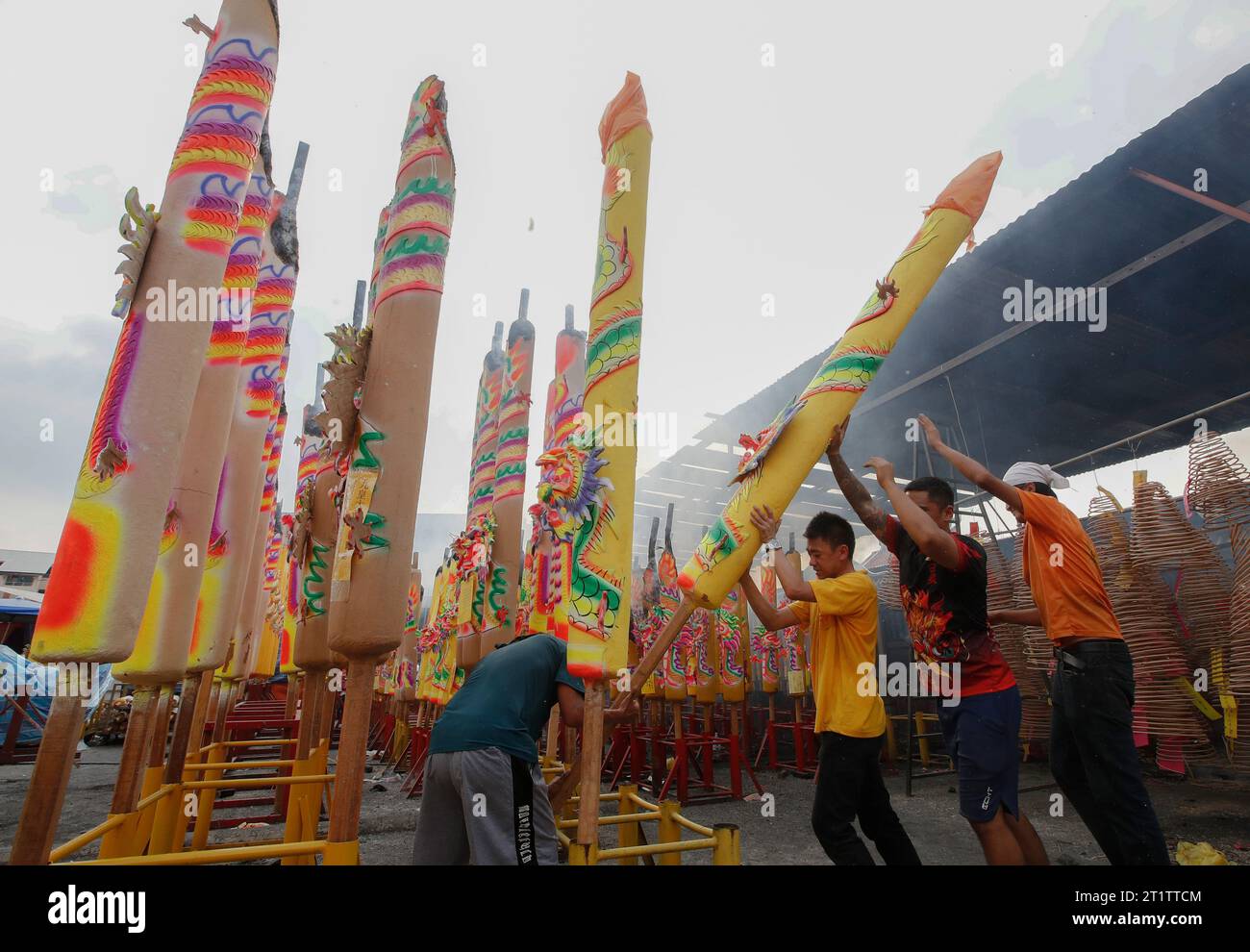 Kuala Lumpur, Malaysia. 15th Oct, 2023. Temple workers seen placing the ...