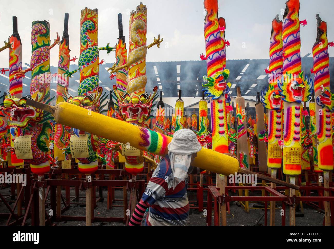 Kuala Lumpur, Malaysia. 15th Oct, 2023. A temple worker carrying the ...