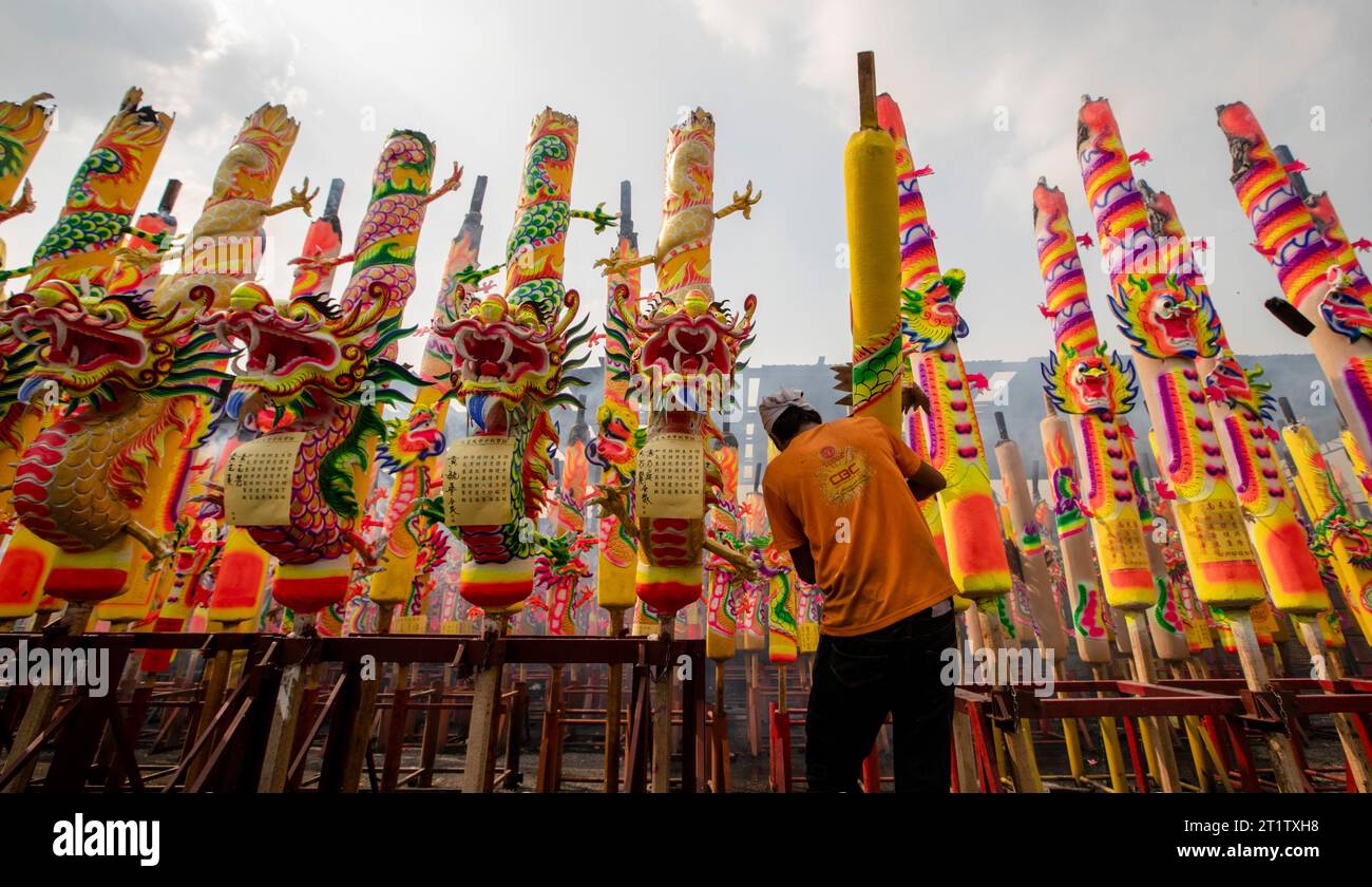 Kuala Lumpur, Malaysia. 15th Oct, 2023. A temple worker is seen placing ...