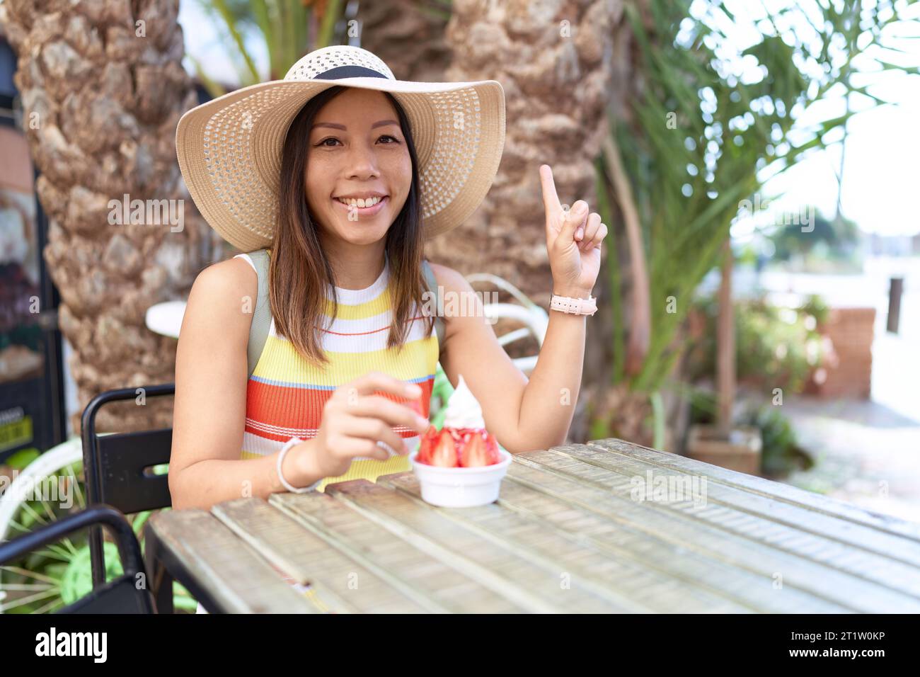 Chinese middle finger hi-res stock photography and images - Alamy