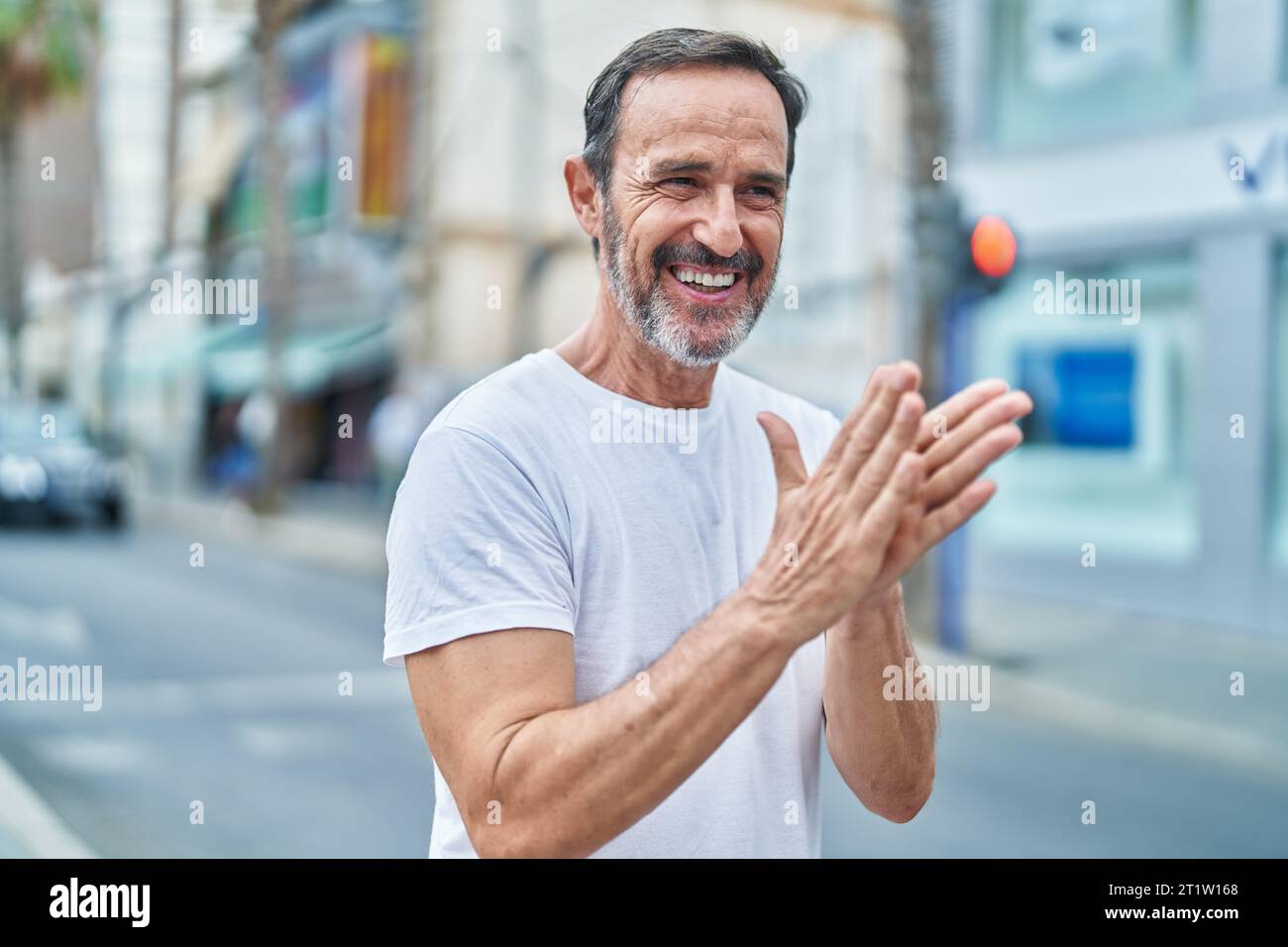Man clapping standing outside hi-res stock photography and images - Alamy