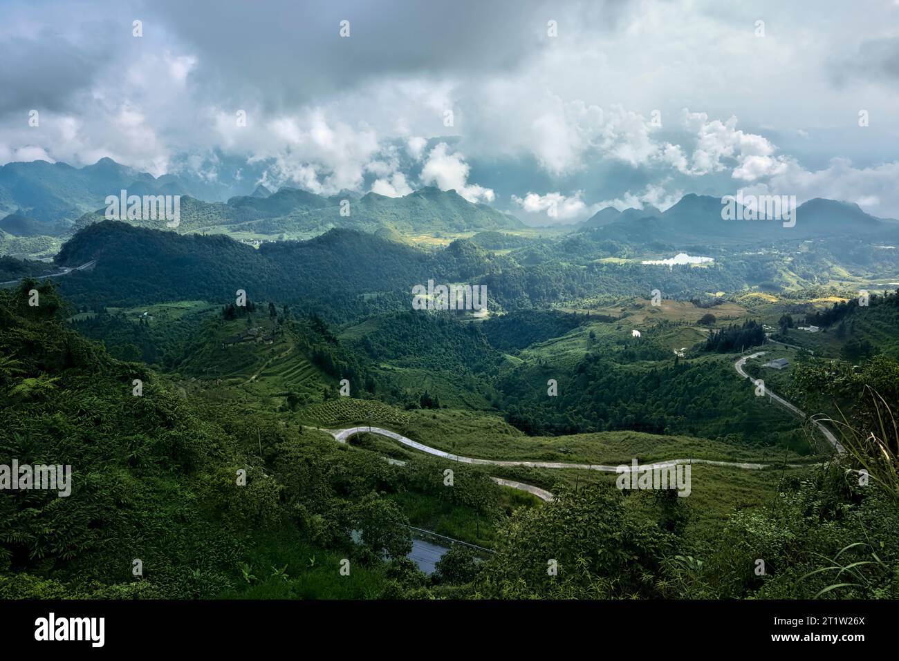 Winding mountain road on the Ha Giang Loop, Quan Ba Heaven Gate, Ha ...