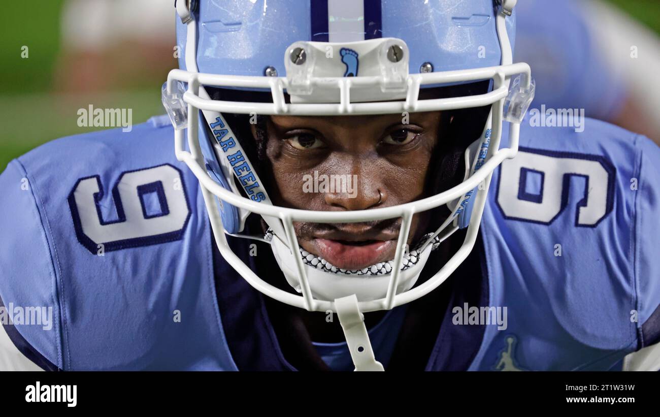 North Carolina wide receiver Devontez Walker (9) stretches before an ...