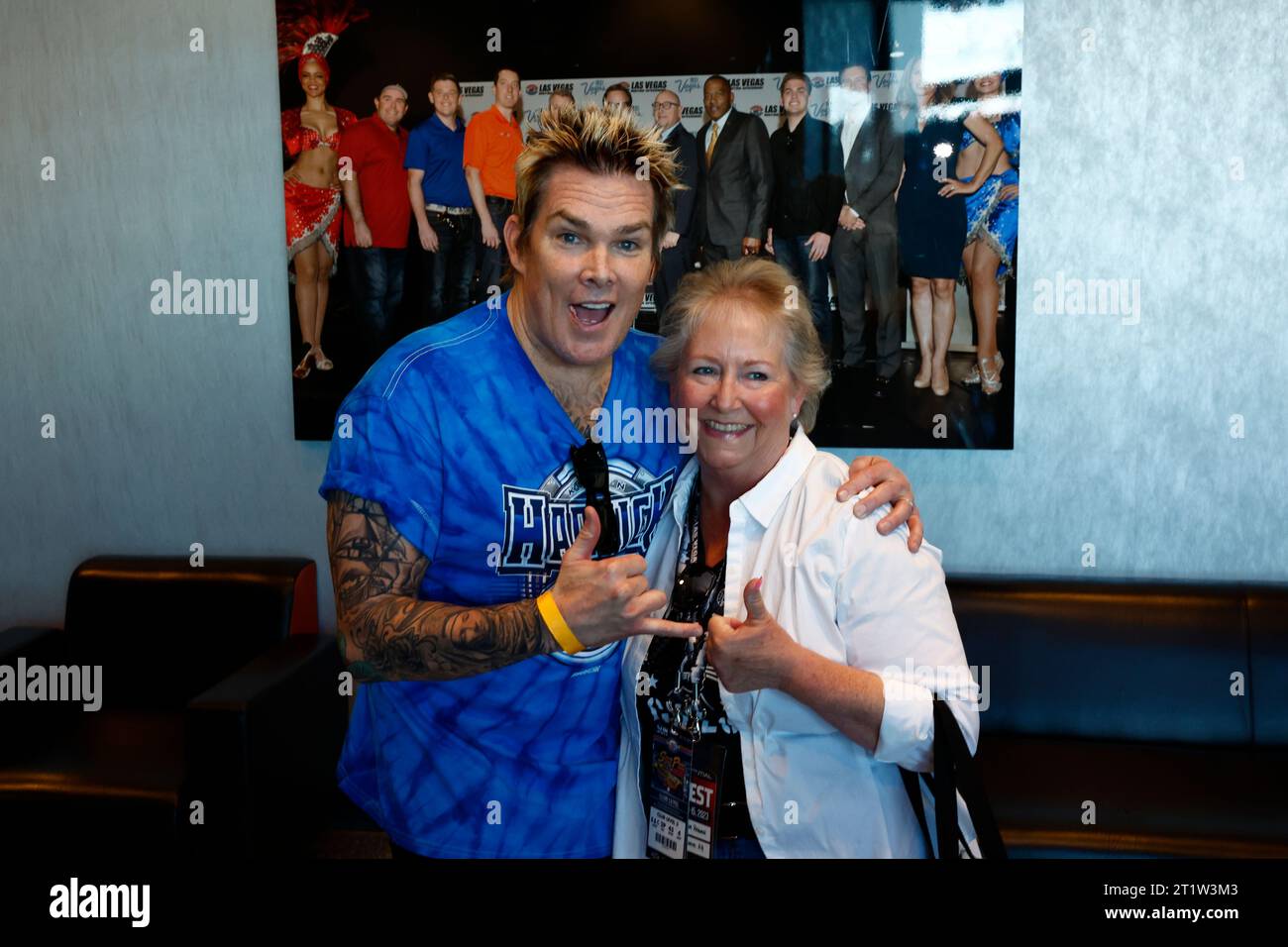 LAS VEGAS, NV - OCTOBER 15: (L) Mark McGrath, lead vocalist of the rock ...