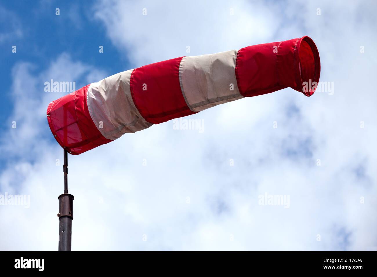 High winds warning sign hi-res stock photography and images - Alamy