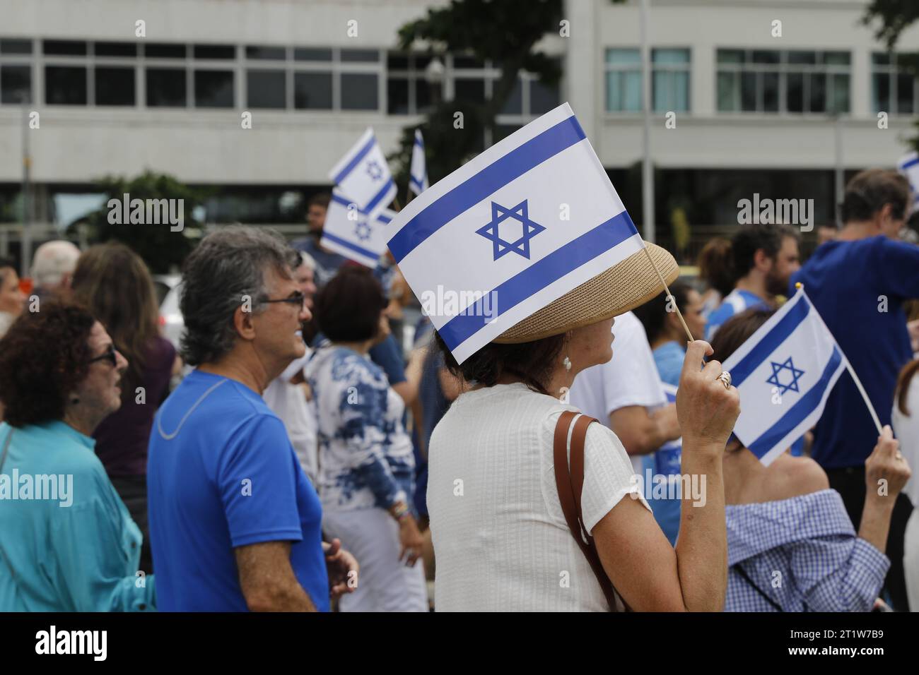 Jewish community marches in support of Israel in the conflict with ...
