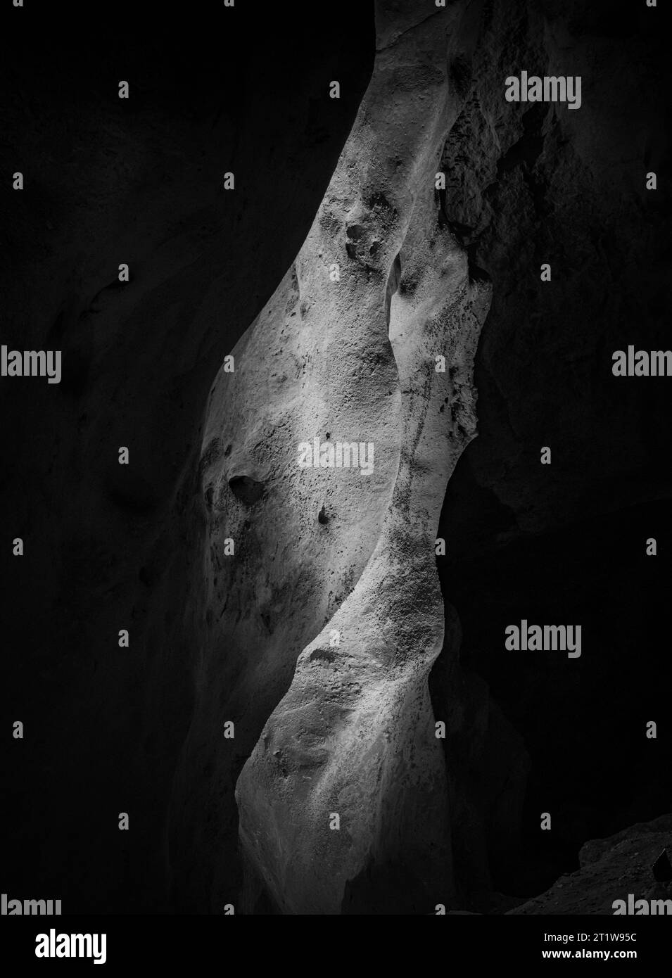 Cave Wall Highlights in Carlsbad Caverns National Park Stock Photo - Alamy