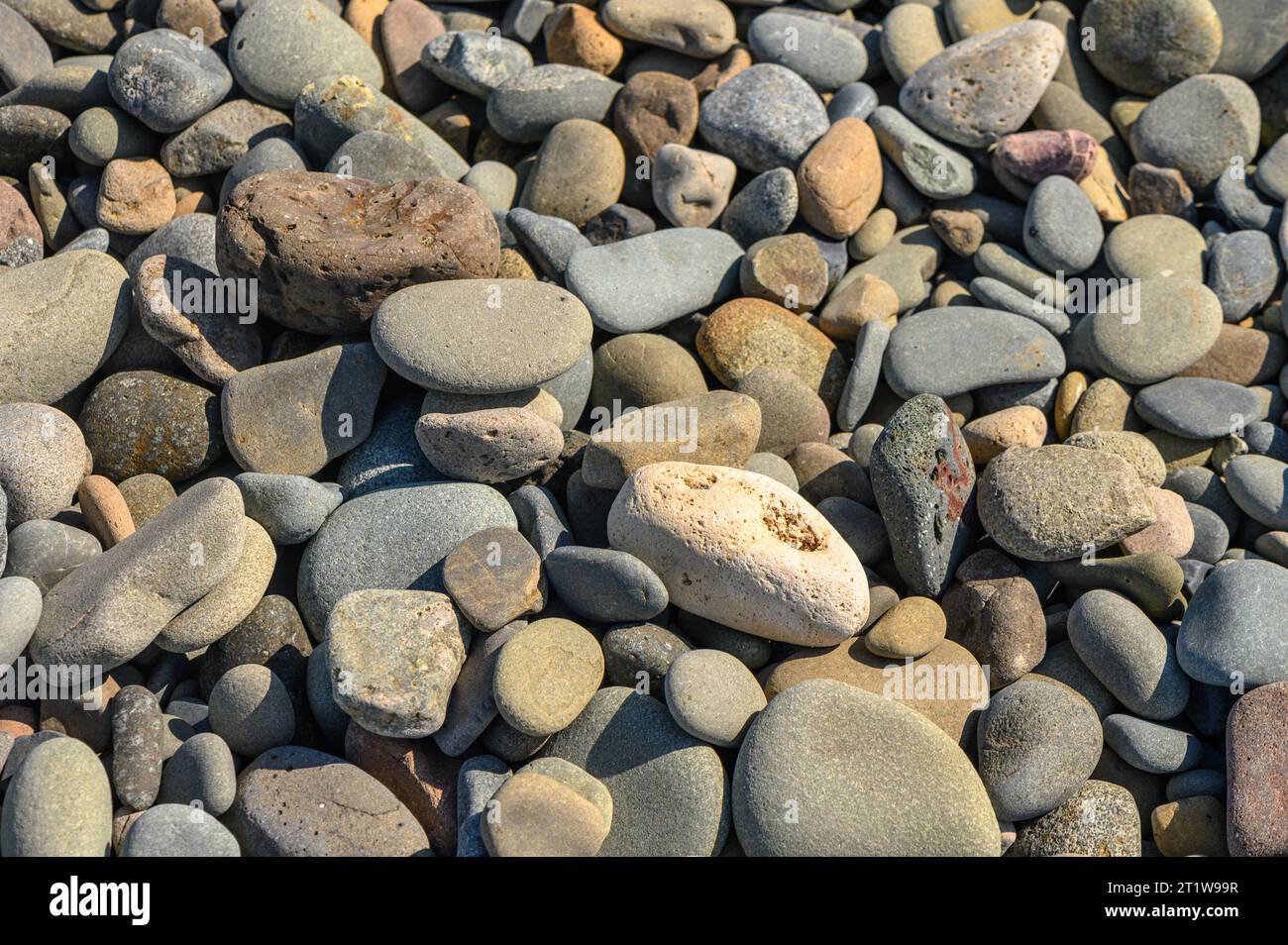 3 pebbles in water hi-res stock photography and images - Alamy