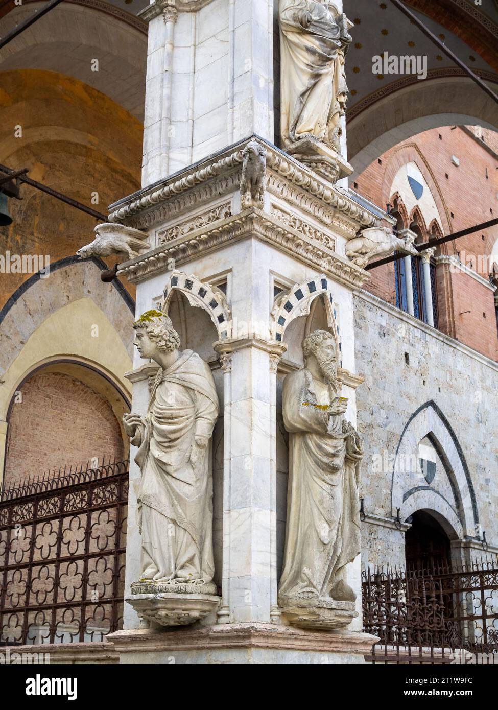 Statues of the Apostles on the columns of Cappella di Piazza, Siena ...