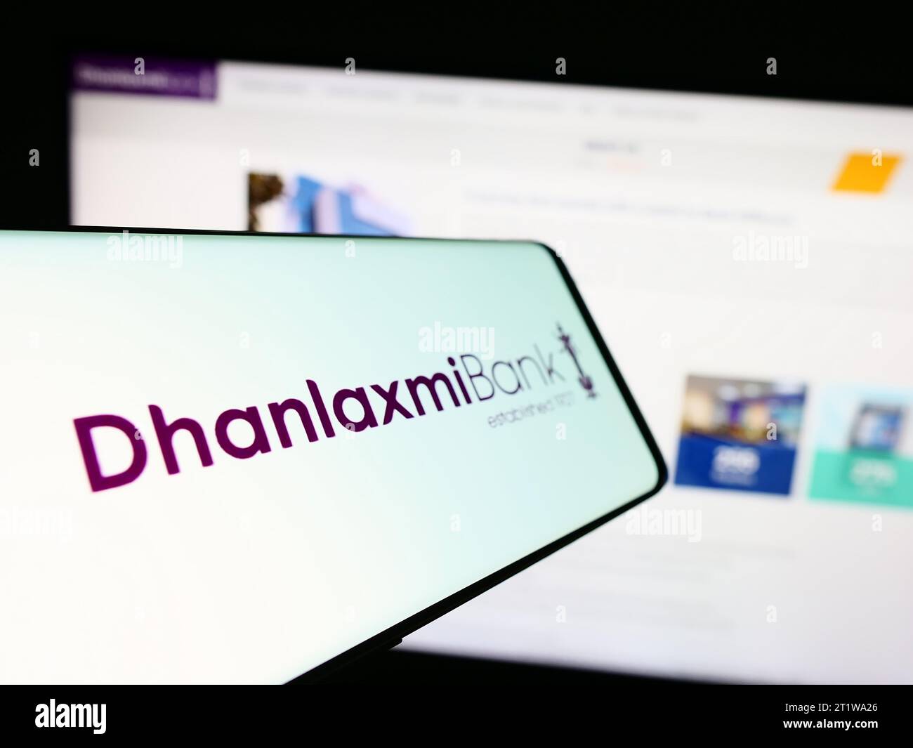 India mobile banking hi-res stock photography and images - Alamy