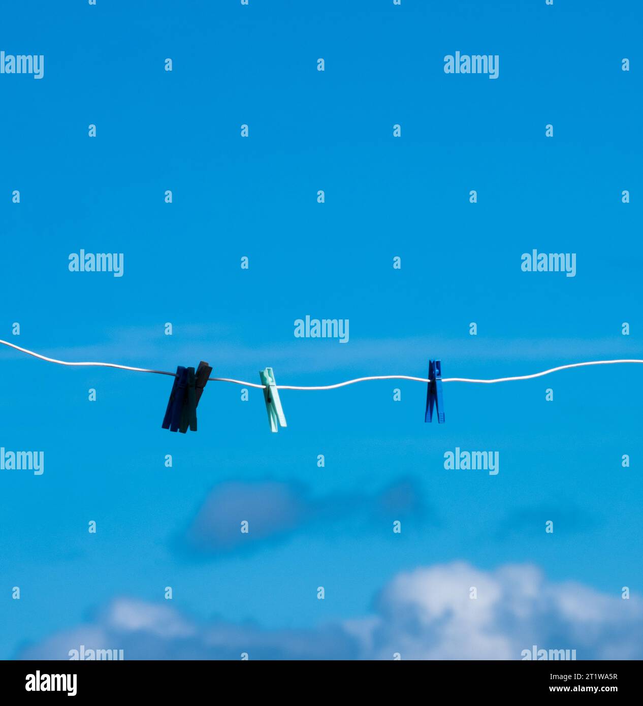Clothes line empty hi-res stock photography and images - Alamy