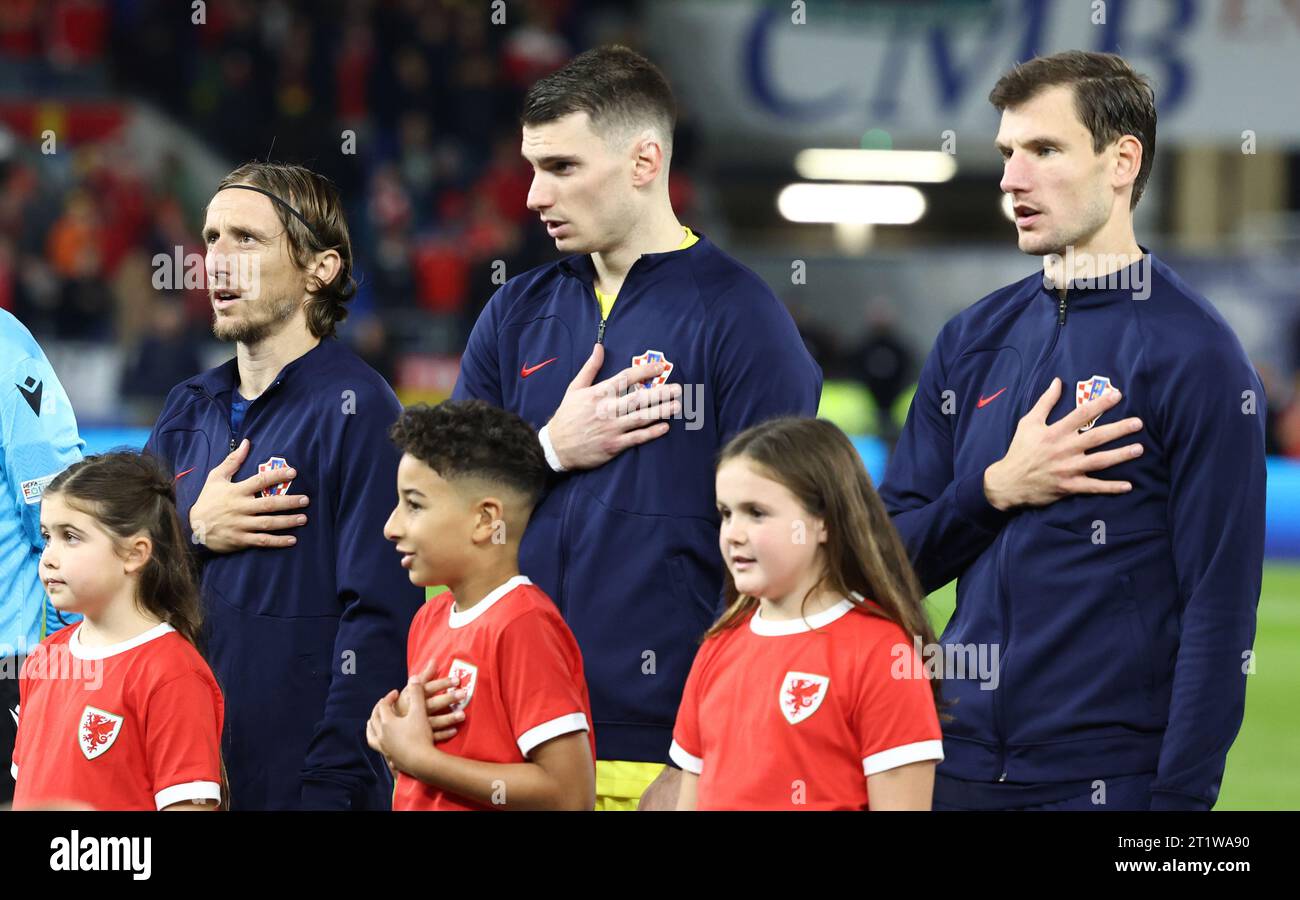 Cardiff, UK. 15th Oct, 2023. Luka Modric of Croatia (l) sings his ...