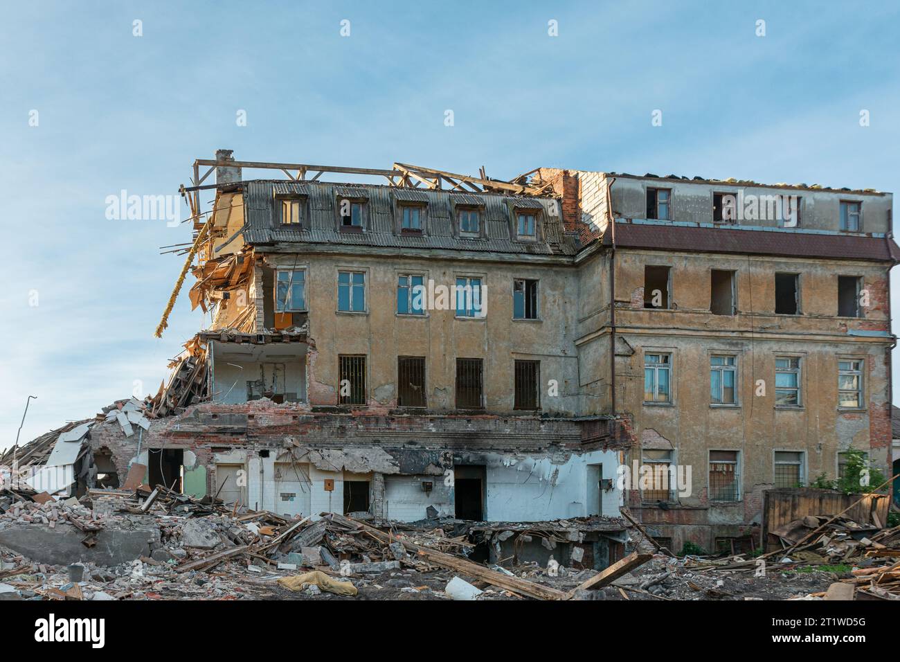 War damaged architecture hi-res stock photography and images - Alamy