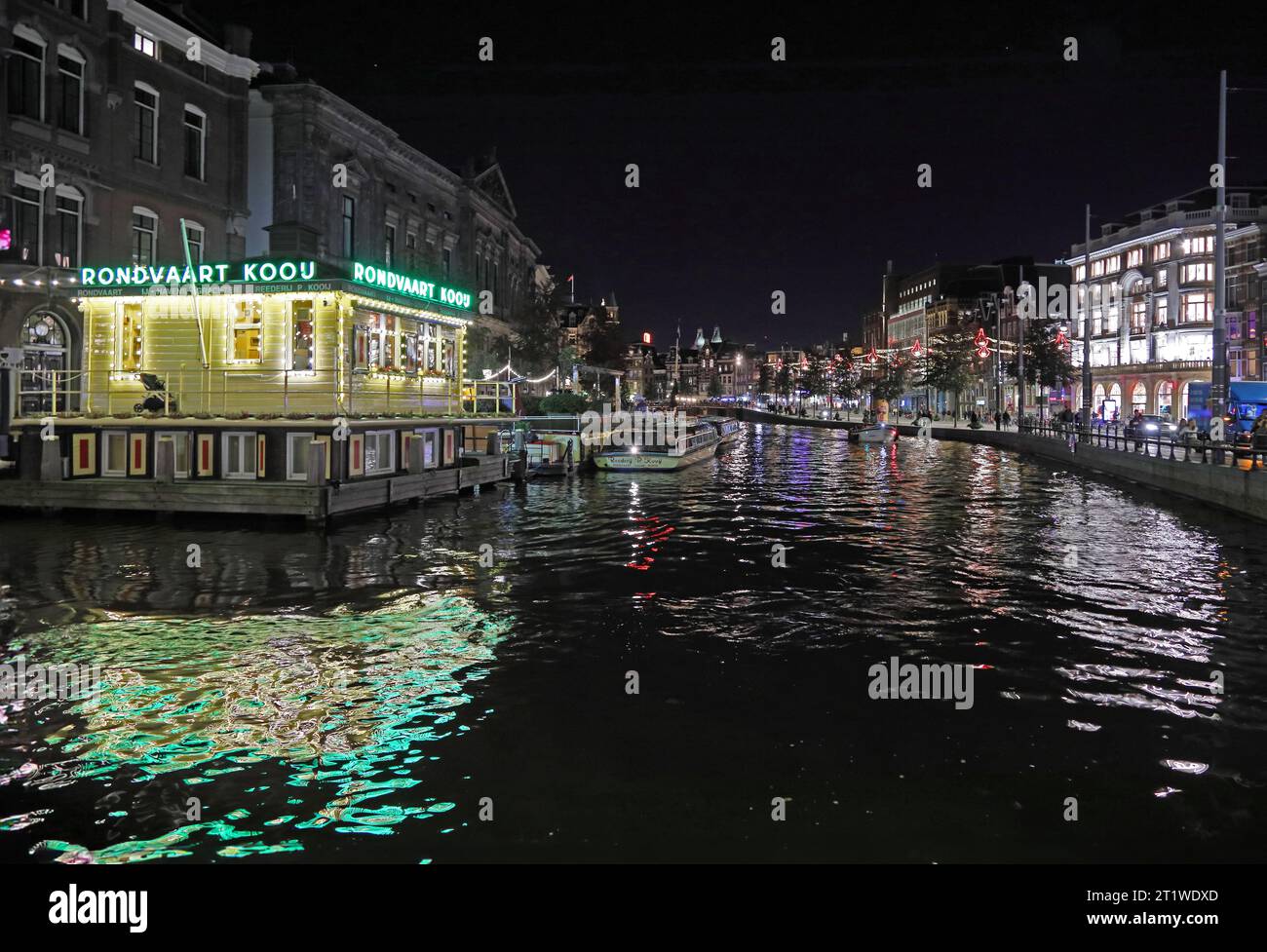 Night in Amsterdam with colourful lights lighting the canal Stock Photo ...