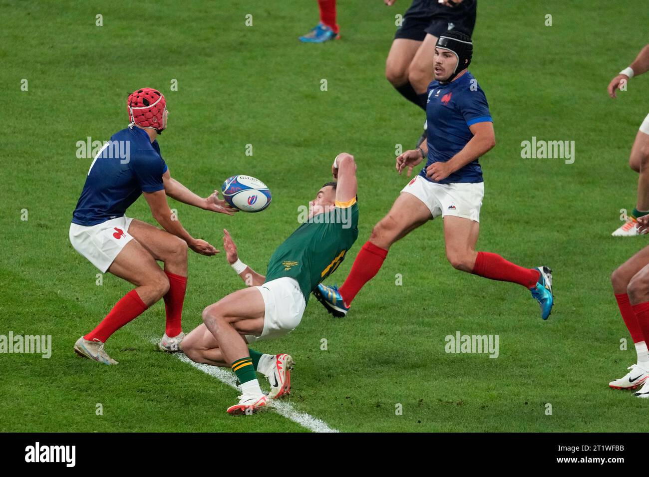France's Antoine Dupont, right, and Louis Bielle-Biarrey, left ...