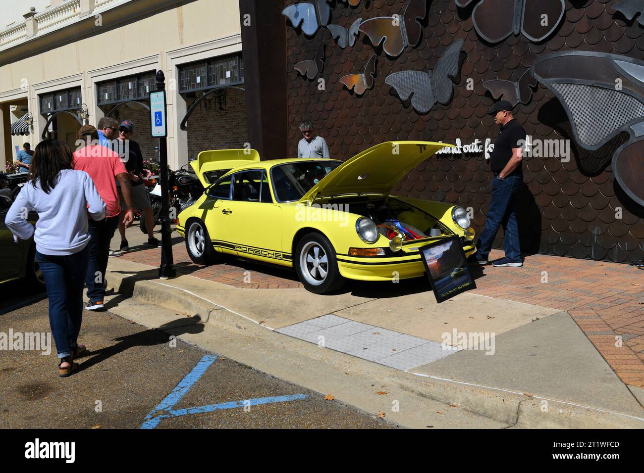 Yellow Porsche sportscar Stock Photo - Alamy