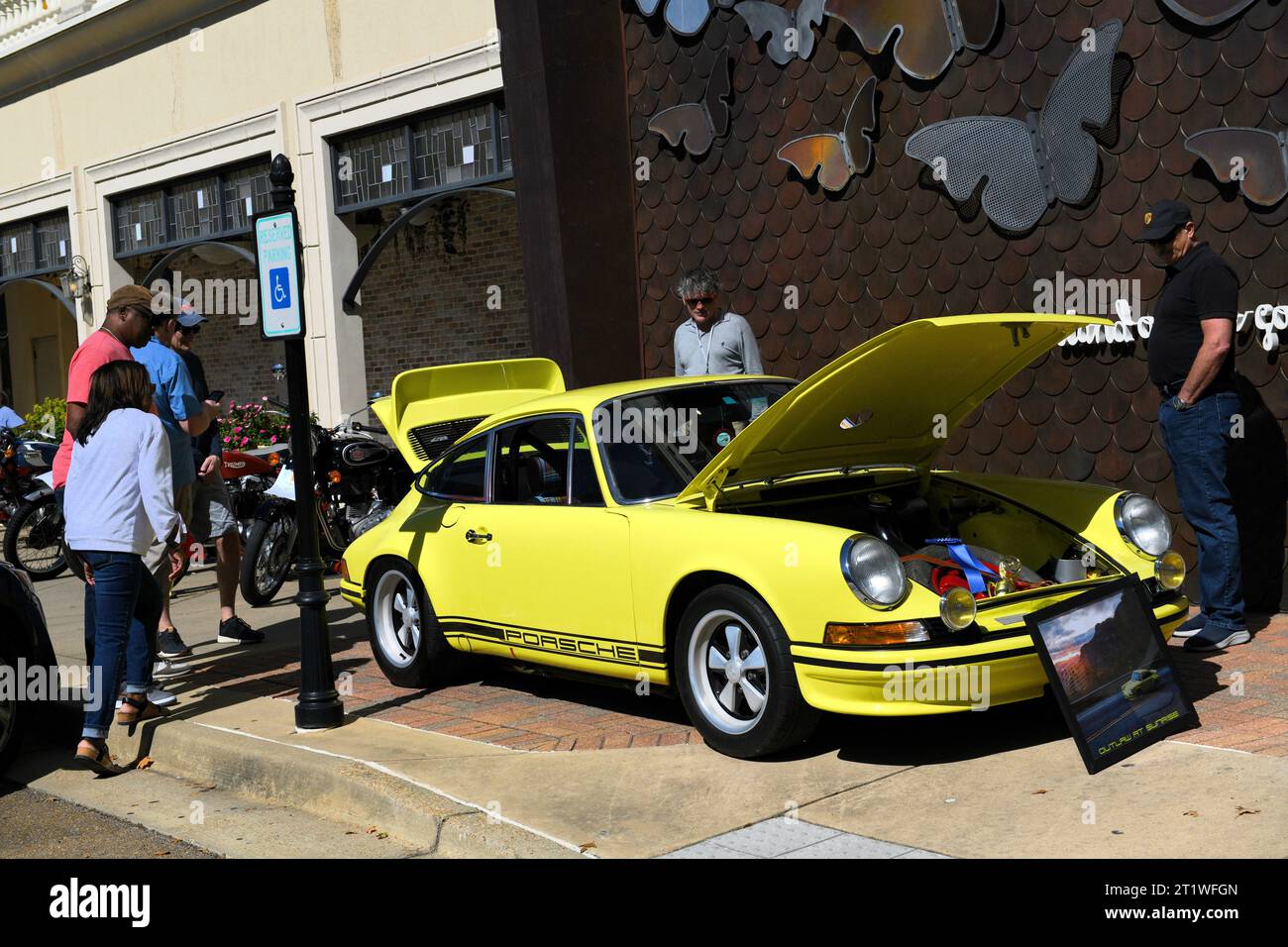 Yellow Porsche sportscar Stock Photo - Alamy