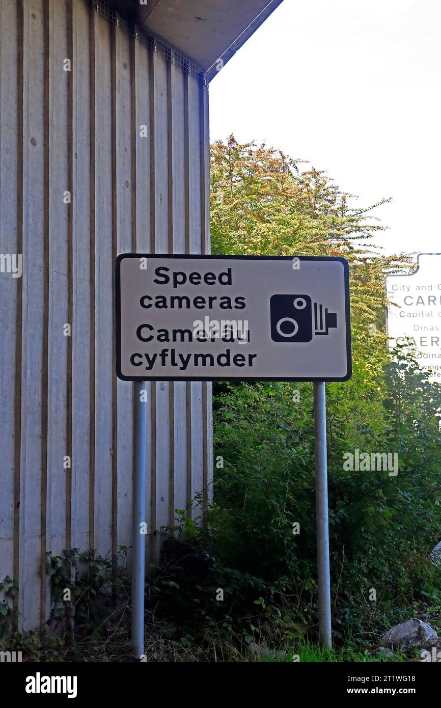 Bilingual Welsh / English speed camera information sign, Cardiff South ...
