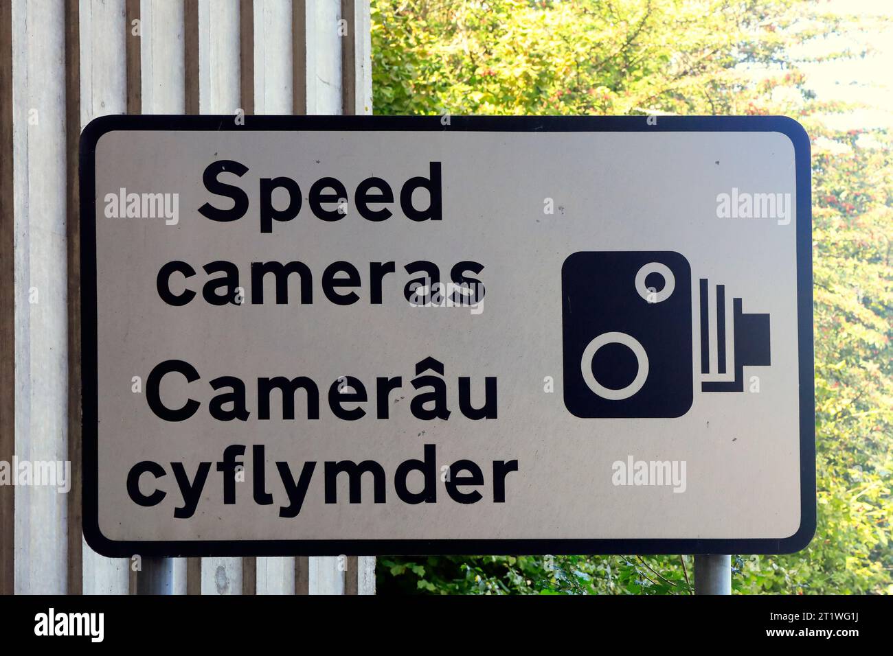 Bilingual Welsh / English speed camera information sign, Cardiff South ...