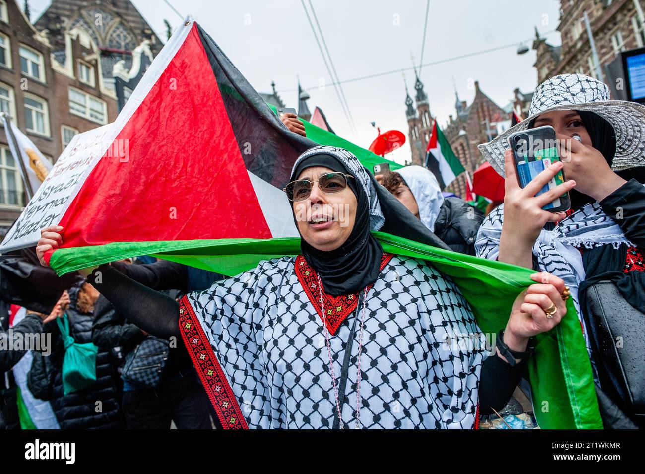 Palestine solidarity marches hi-res stock photography and images - Alamy