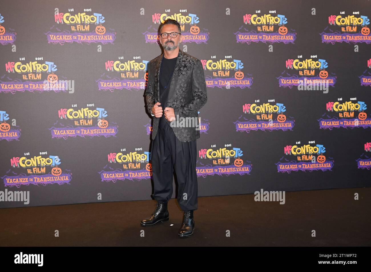 Me contro te viaggio in transilvania hi-res stock photography and ...