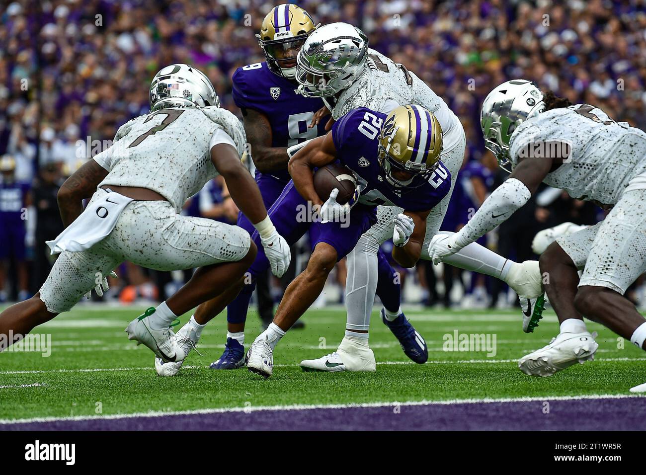 Seattle, WA, USA. 14th Oct, 2023. Washington Huskies running back Tybo ...