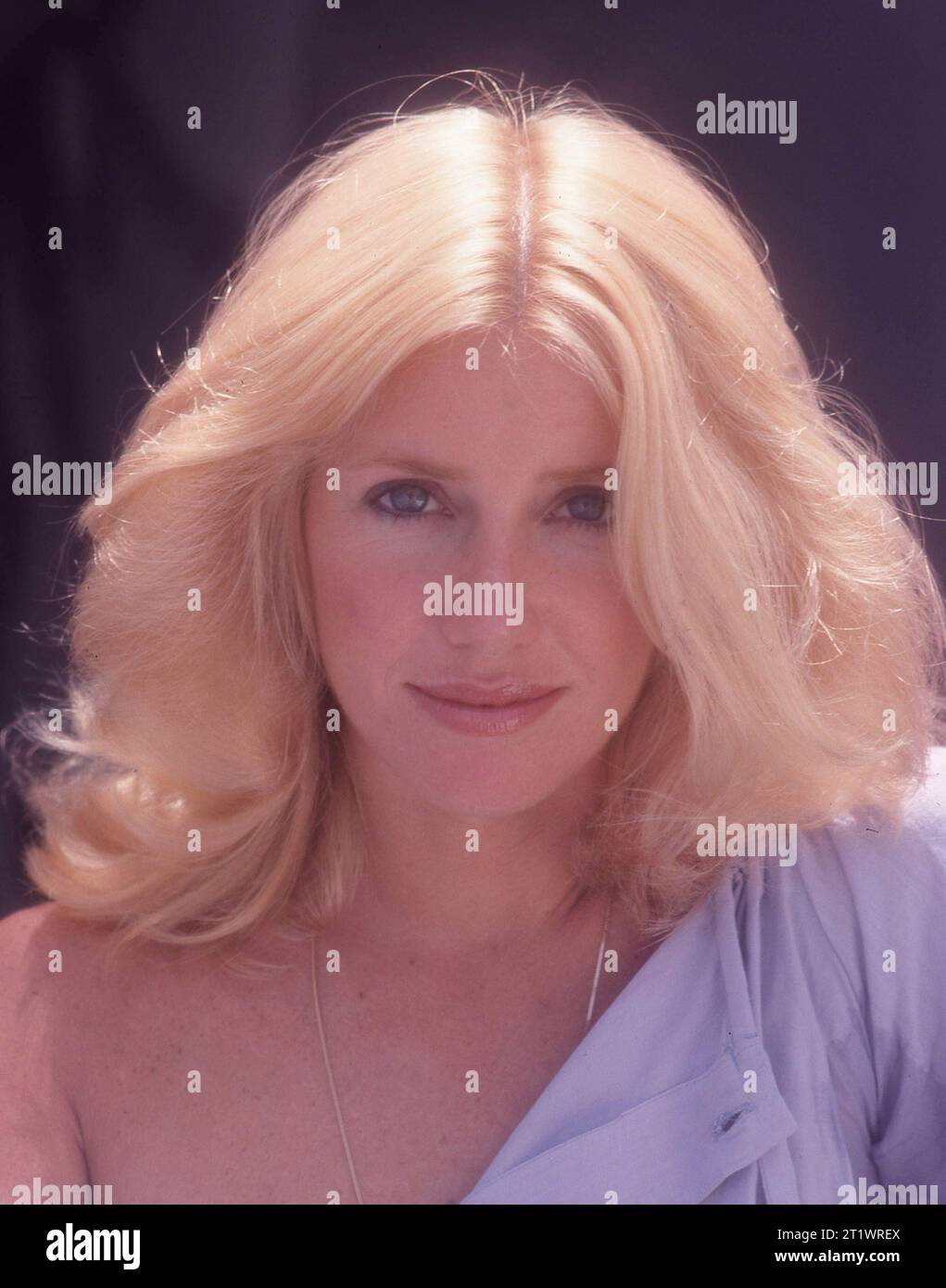 Suzanne Somers poses for a portrait 1982 in Los Angeles, California ...