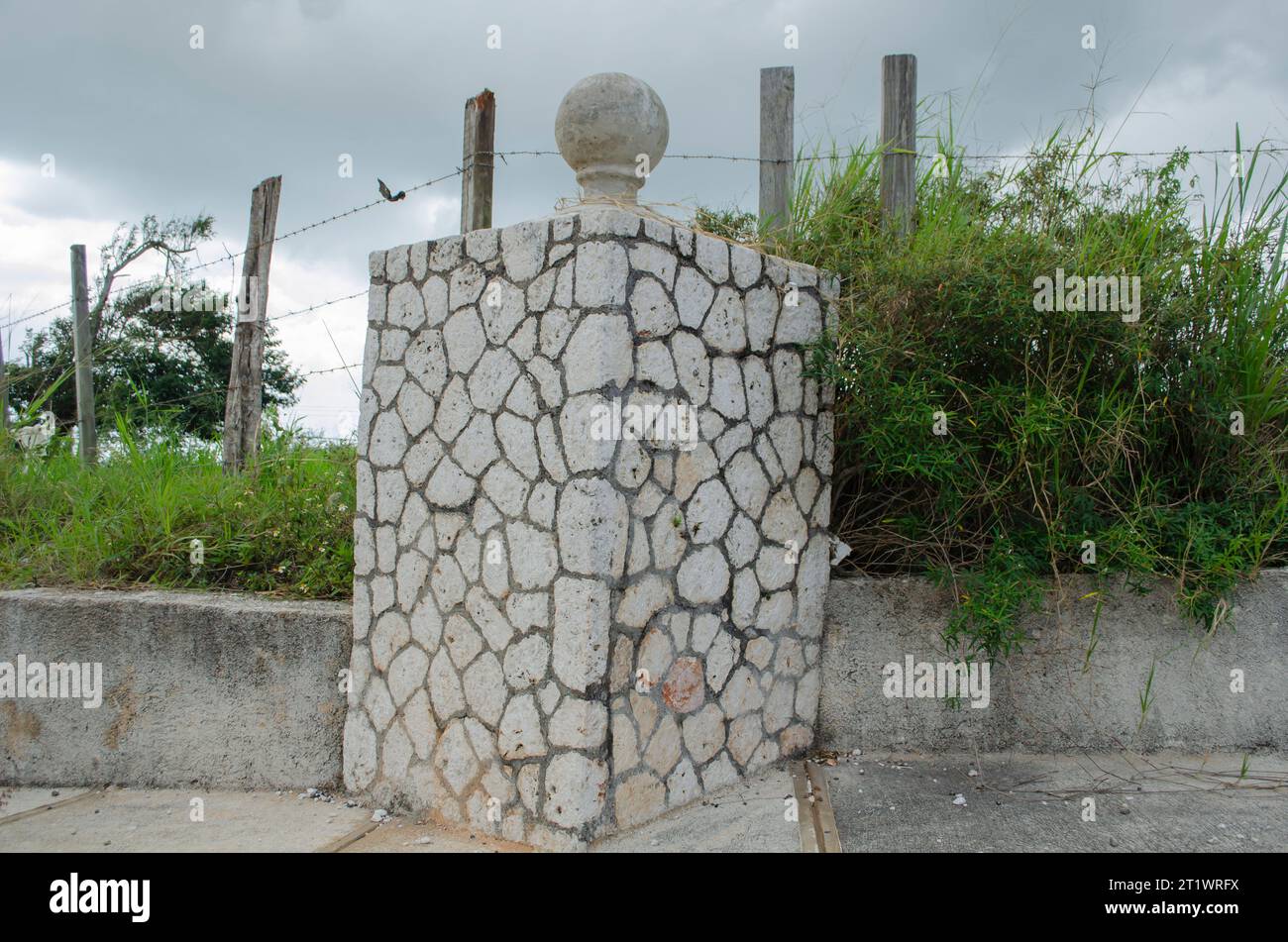 Corner Cutstone Column Stock Photo - Alamy