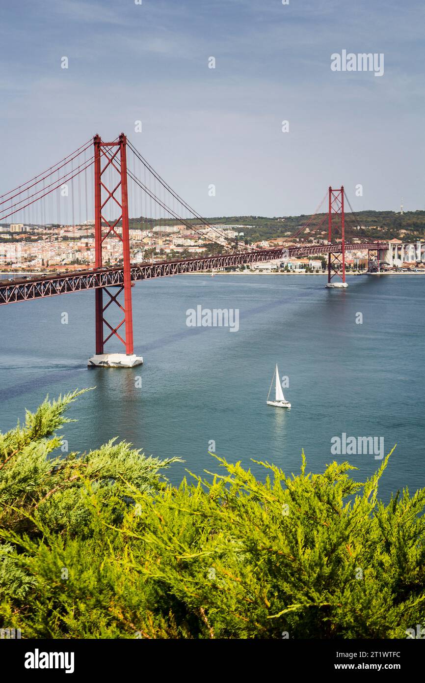 Puente de portugal hi-res stock photography and images - Alamy