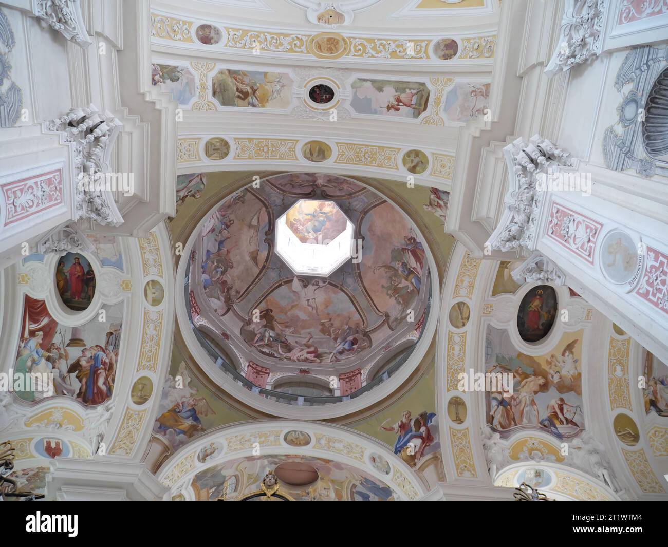 Real gold dome hi-res stock photography and images - Alamy