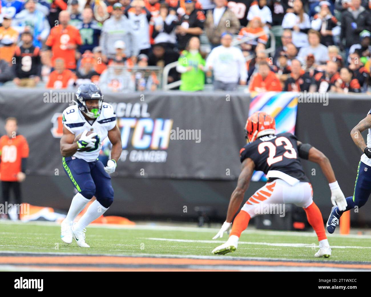 Cincinnati, Ohio, USA. 15th Oct, 2023. Seattle Seahawks running back ...