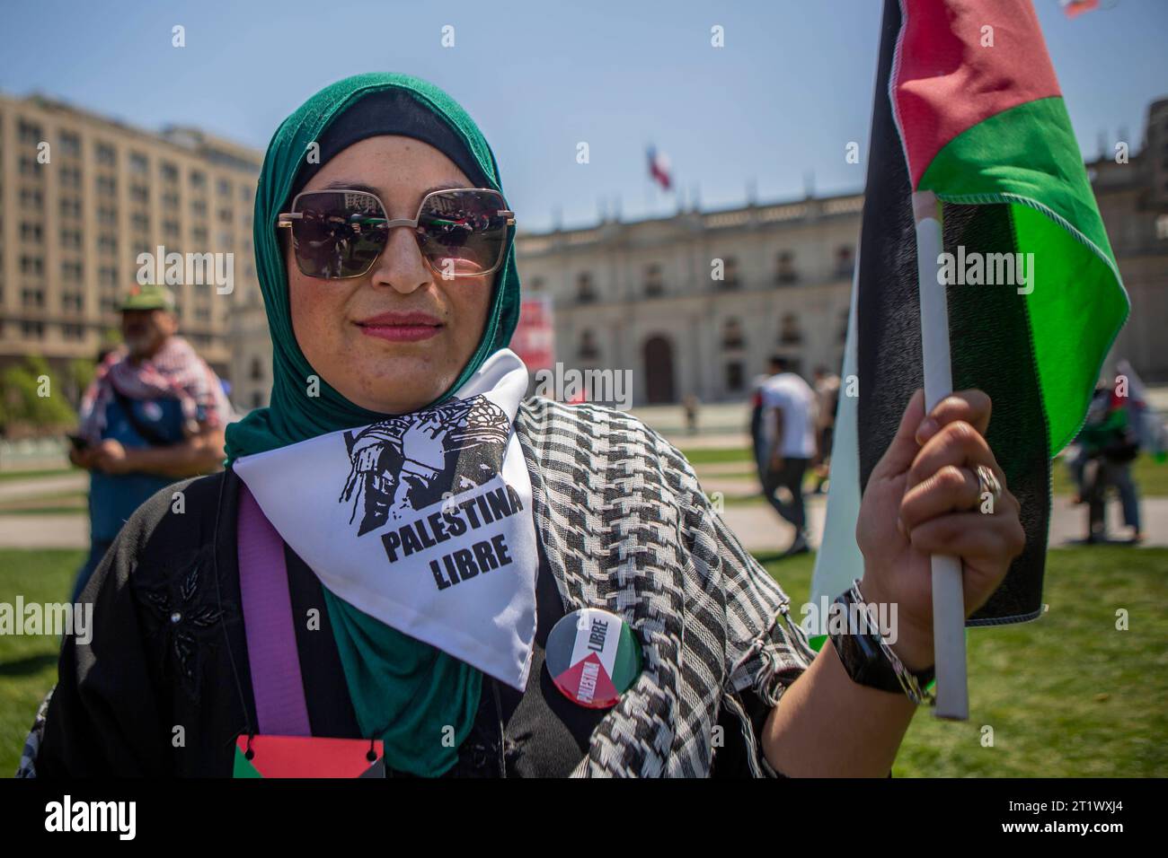 A woman from the Palestinian community in Chile takes part in the ...
